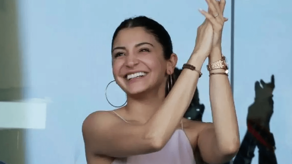 Anushka Sharma responds to Virat Kohli's special gesture after scoring ...
