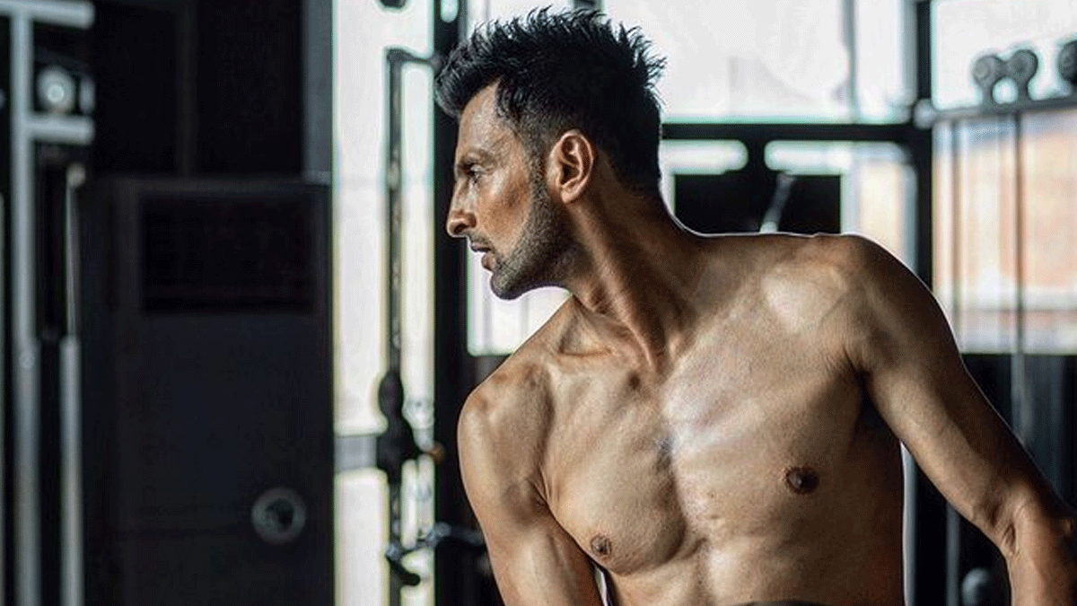 Shoaib Malik flaunts chiselled physique after being snubbed by Pakistan ...