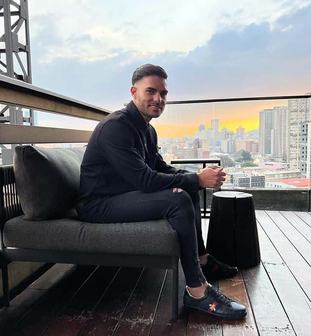 Reeza Hendricks Biography | Girlfriends | Jersey | Debut | Salary