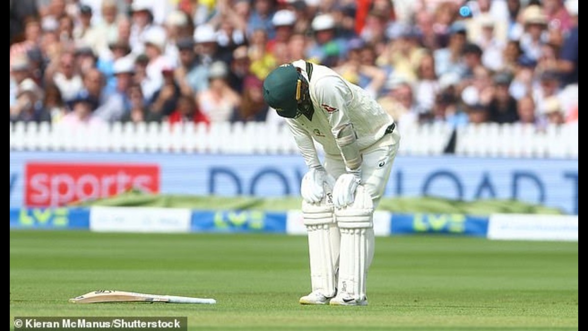 Nathan Lyon receives standing ovation from crowd after coming out to ...