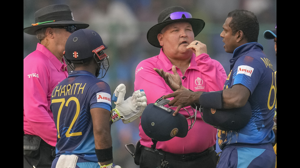 "Angelo Mathews ran out of time before his helmet strap broke": Reserve ...