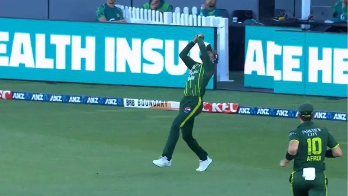 (Watch) Shaheen leaks 24 runs, Jamal takes wicket off no-ball, Babar ...