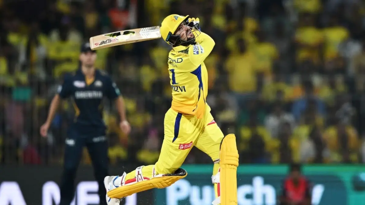 (Watch) CSK's Sameer Rizvi lives up to promise, hits six on IPL debut ...