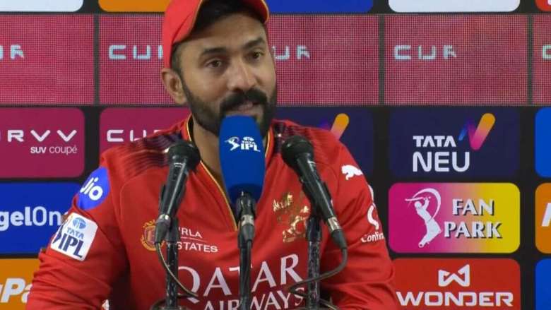 Not Virat Kohli! Dinesh Karthik names a 32-year-old RCB player who has ...