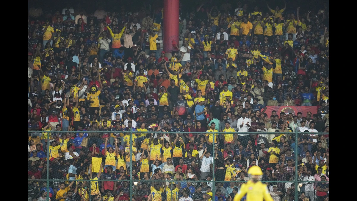 RCB vs CSK fans rowdy behaviour called out, white t-shirts with black ...